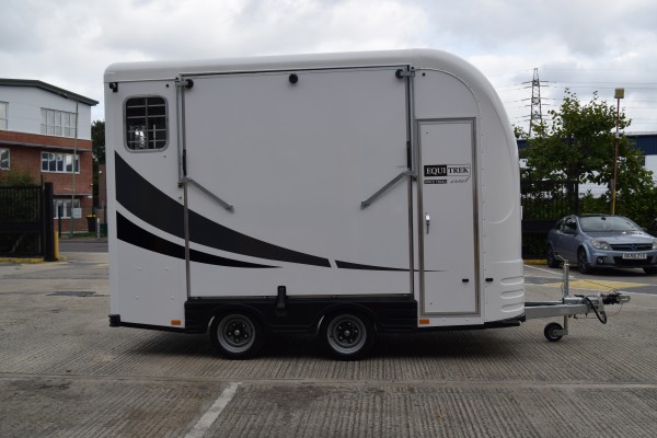 Brand New Equi-Trek Space-Treka L Excel